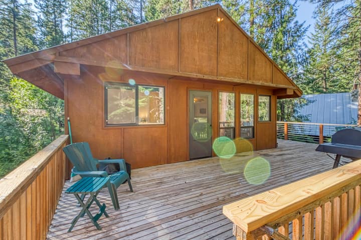 Woodland 2br Mountainview Dog Friendly | Deck - Plain, WA