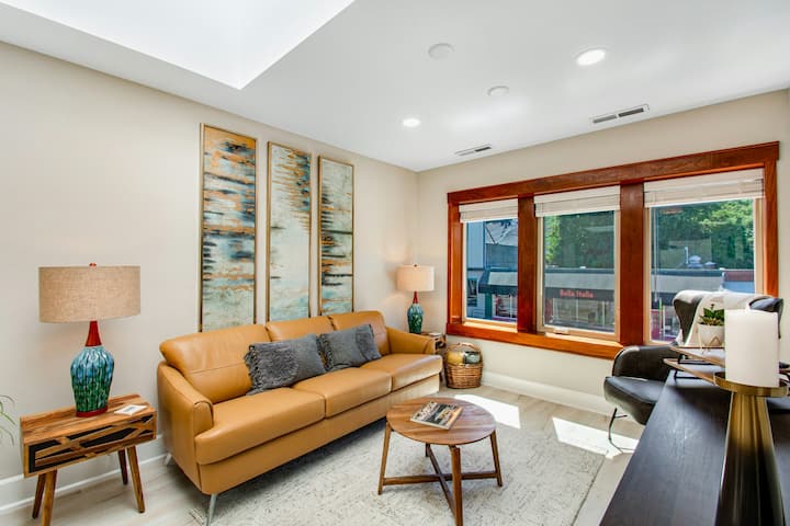 Historic Downtown 1br | 2nd Floor | Central Ac - Port Angeles, WA