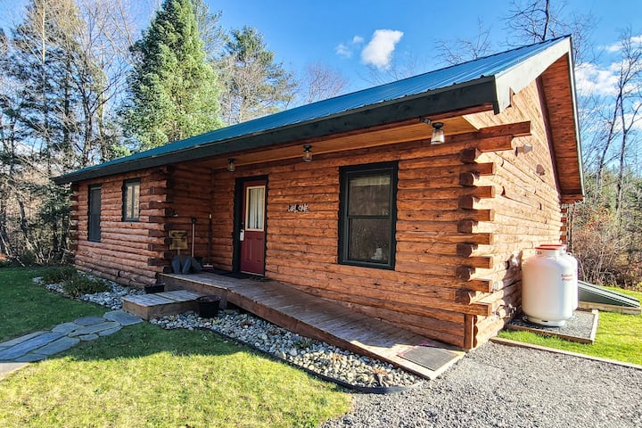 Enchanting 2br Mountainview Dog Friendly | Pool - Hyde Park, VT