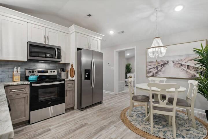 Private Cottage Retreat Near Buckroe Beach - Hampton, VA