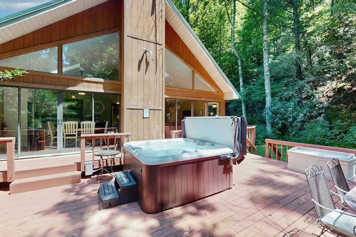 Large 2br Riverfront | Hot Tub | - Mineral Bluff, GA