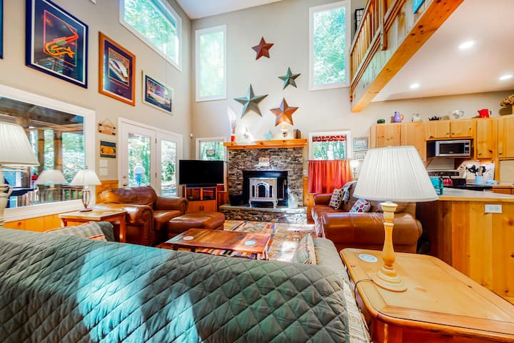 Comfortable 2br | Fireplace | Deck | W/d - Clayton, GA