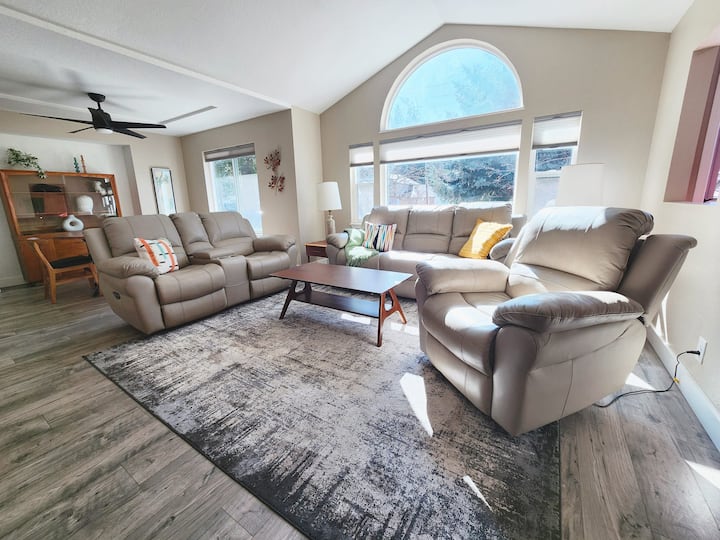 Cozy Getaway: Stylish Oasis With Premium Amenities - Coeur d'Alene, ID