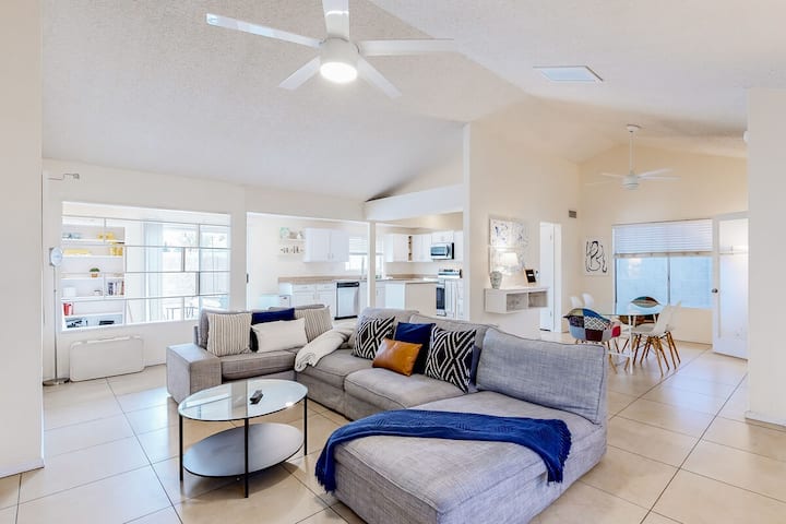 Charming 2br With A Work Desk, Grill, Patio, & Ac - Tempe, AZ