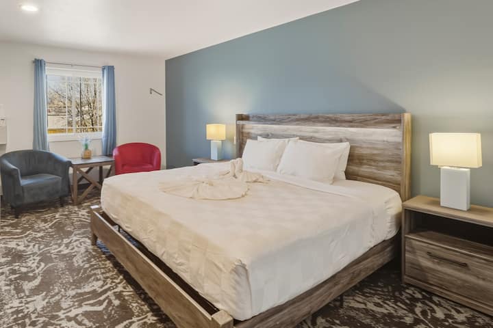 Riverside King Room | Mountain Views | Hot Tub - Pagosa Springs, CO