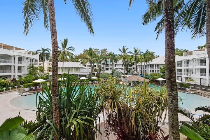 Modern Beach Club 2 Bedroom Apartment - Cairns