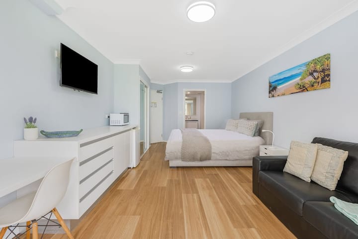 Calypso Plaza Resort Unit 223 - Studio Style - Tweed Heads