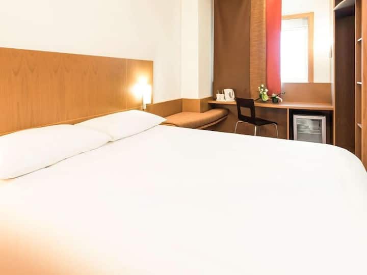 Standard Double Room Near Workshop Cafe - Fujairah