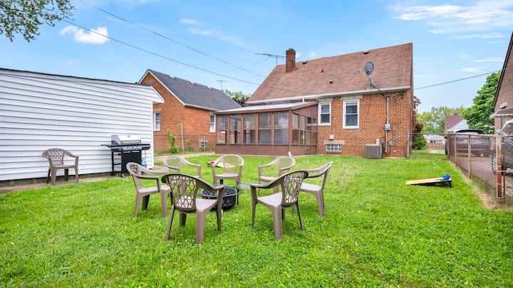 Charming 3 Br Brick Lodge In Cleveland - Parma, OH