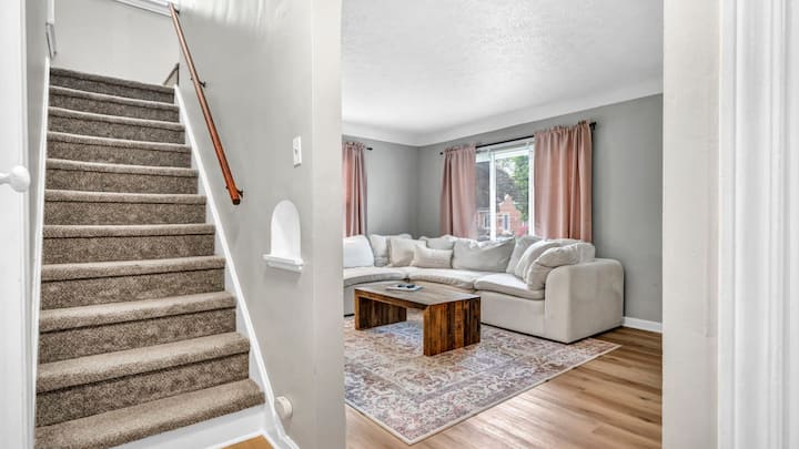 Charming 3 Br Brick Lodge In Cleveland - Cleveland, OH
