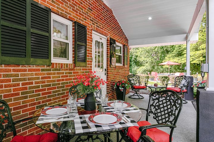 Charming 2br | Fireplace | Deck | W/d - Swannanoa, NC