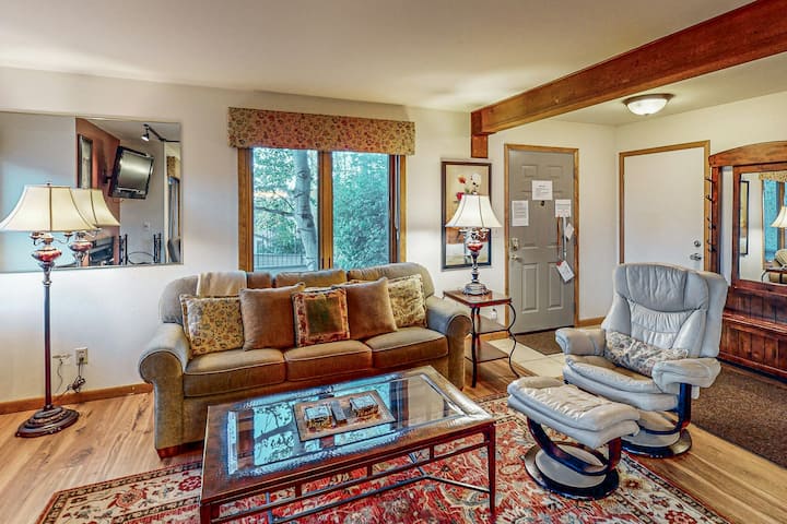 Stylish 1br | Balcony | Hot Tub | Fireplace - Steamboat Springs, CO