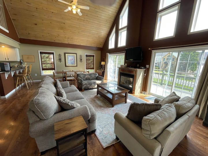 Ski Boots N' Bathing Suits | Walk To Wisp! - Deep Creek Lake, MD