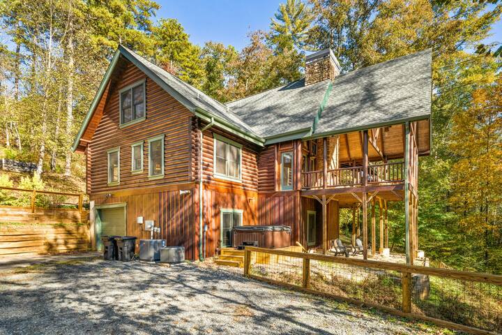 Gorgeous 5br Riverfront | Hot Tub | Fireplace - Ellijay, GA