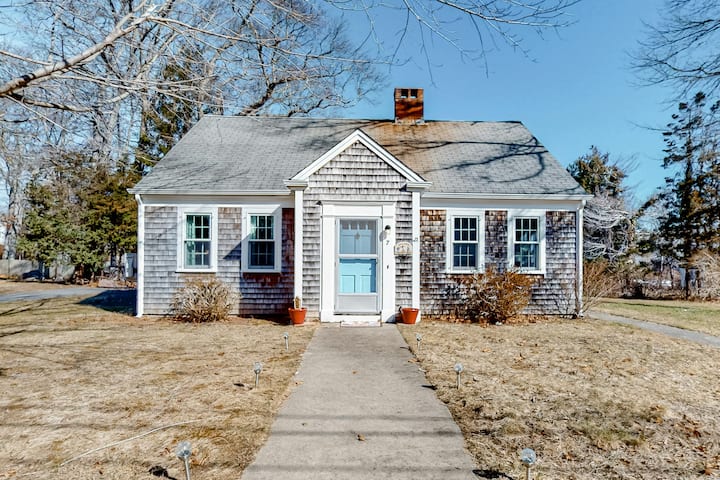 2 Br Cape Cottage With A Wood-burning Fireplace - Sandwich, MA