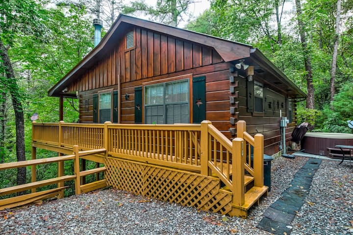 2br | Hot Tub | Fireplace | Deck | W/d - Blue Ridge, GA