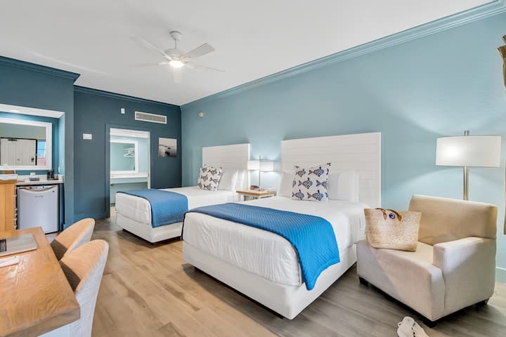 Steps To The Beach, Dog Friendly, Pool, Hot Tub - Destin, FL
