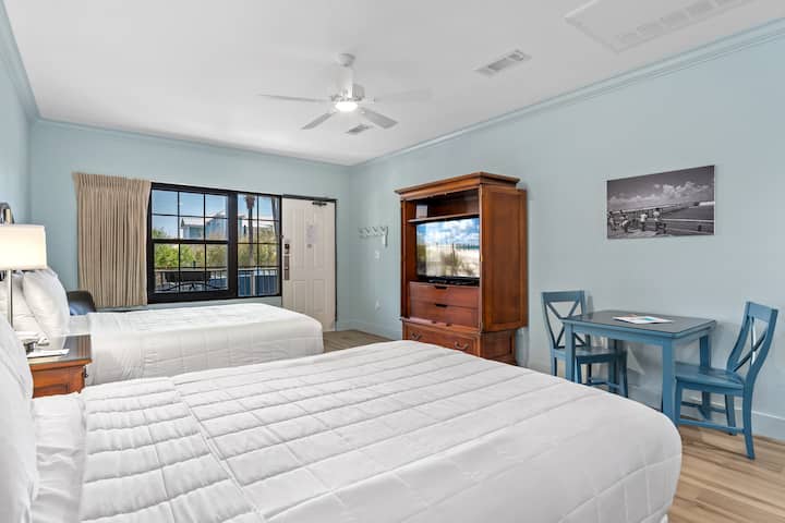 Bring Your Family To The Beach! 2 Queen Beds At - Destin, FL