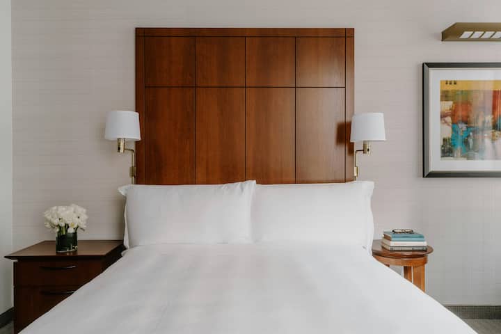 Unwind In The Heart Of Downtown - Chicago