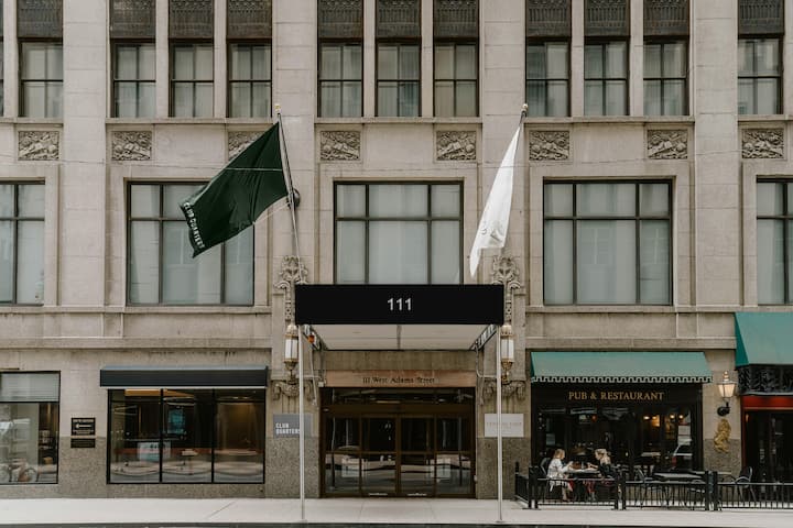 Unwind In The Heart Of Downtown - Chicago, IL