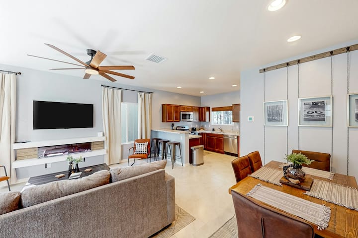 Modern, 2-story 2br With Balcony, Near Downtown - Flagstaff, AZ