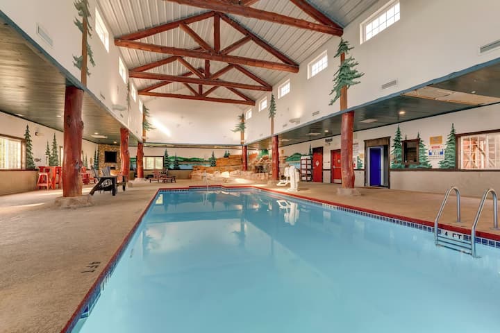 Pet-friendly Rustic Columbia Lodge, Pool | 4 Units - Columbia, MO