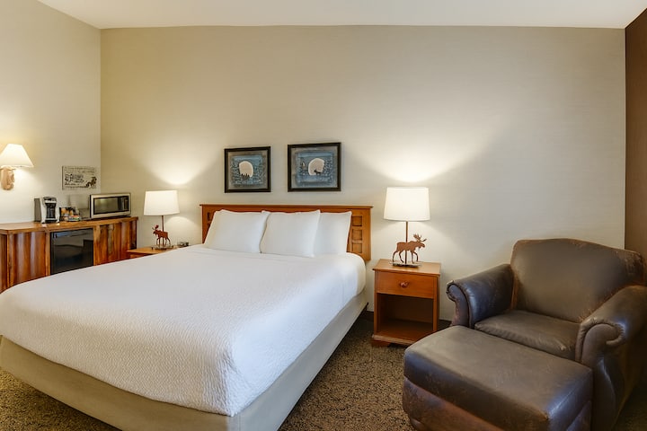 Deluxe King Bed Near Mizzou! Stoney Creek Columbia - Columbia, MO
