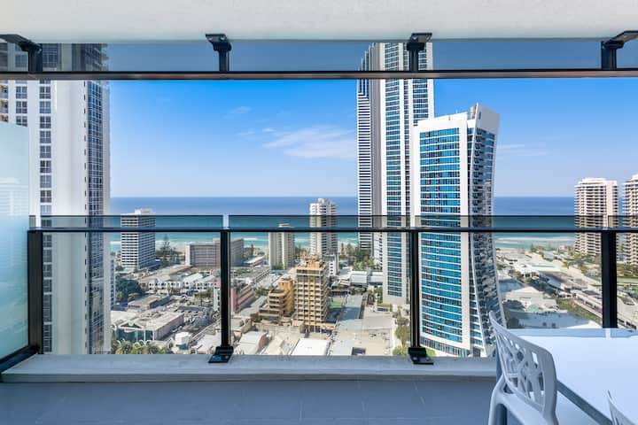 Circle On Cavill  Sky Home! - Gold Coast