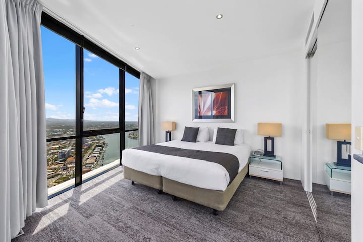 Circle On Cavill  Sky Home! - Gold Coast