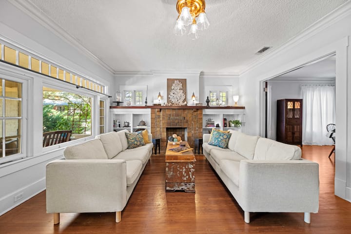 Mistletoe Heights- Classic 5-bed Retreat - Eastwood Avenue – Fort Worth