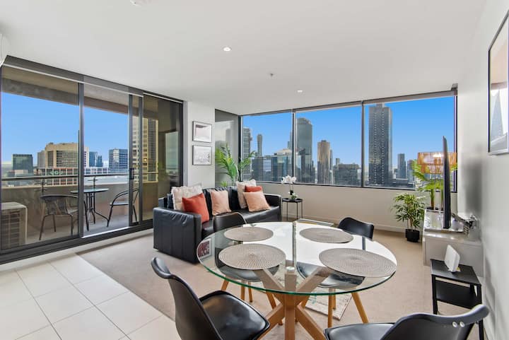 Pristine 2-bed Central Apartment With City Views - Melbourne