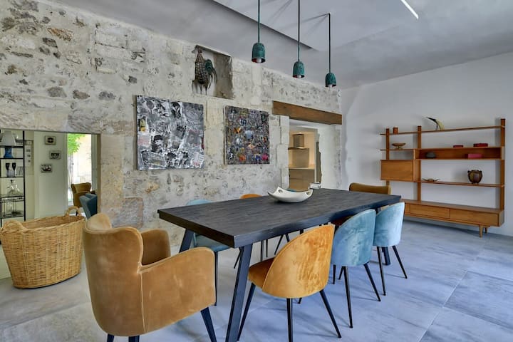 Superbe Maison Rénovée En Plein Centre De Maussane - Paradou