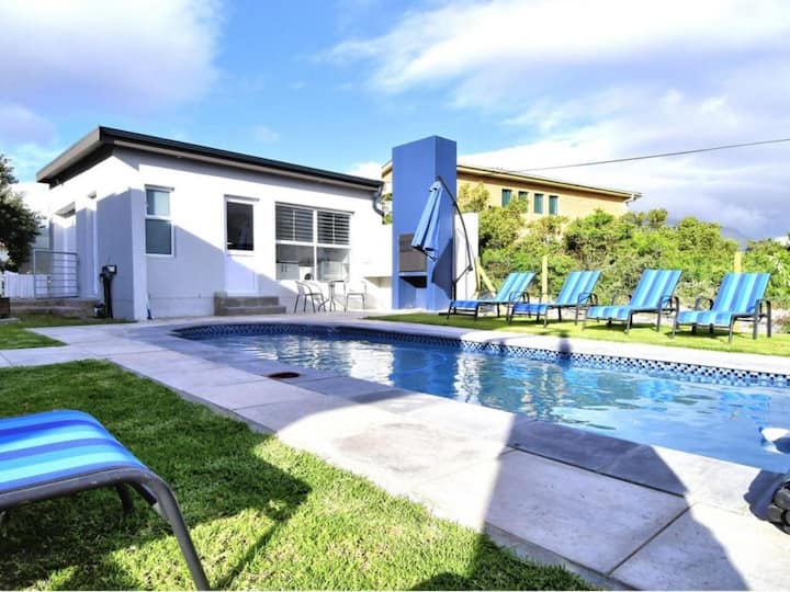 Beach Retreat | Pool | Just 82 Steps To Beach - Pringle Bay