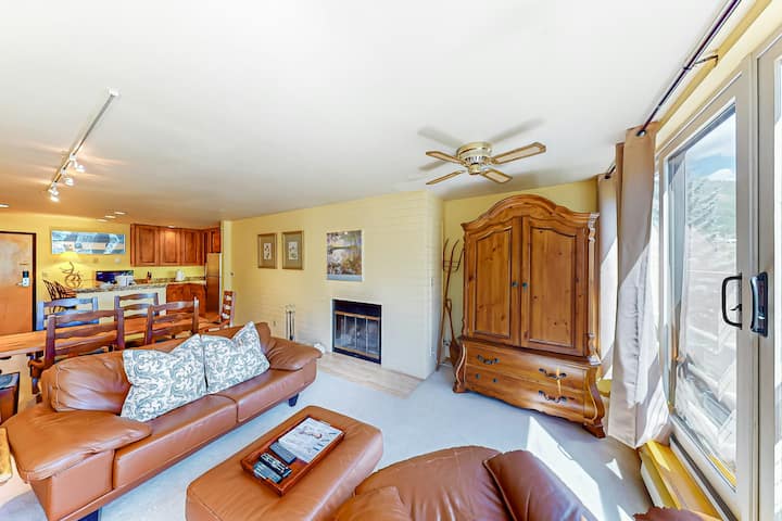 2br Rustic Condo With Resort Amenities & Fireplace - Vail, CO