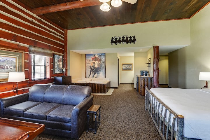 Stoney Creek Columbia Suite W/ Whirlpool | 2 Units - Columbia, MO