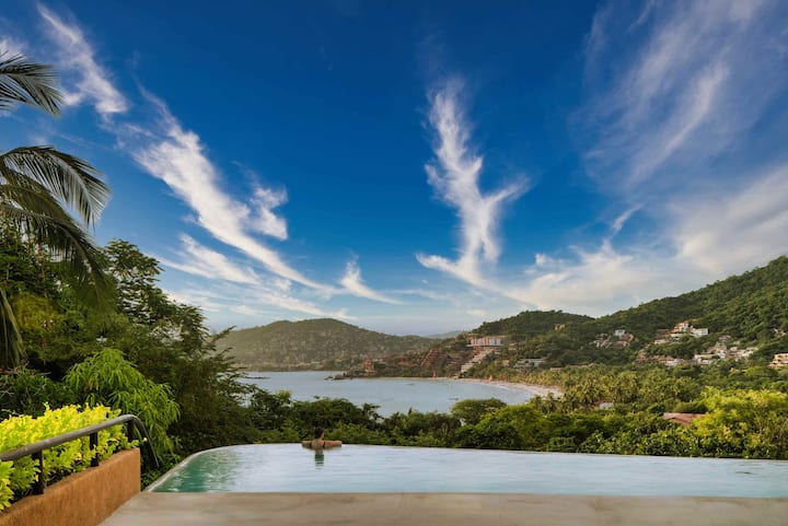 Luxury Living Steps From La Ropa - 2br 2 Bath - Zihuatanejo
