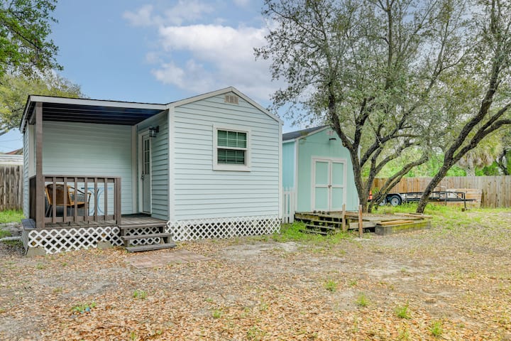 1 Mi To Rockport Beach: Quaint Studio W/ Patio - Rockport, TX