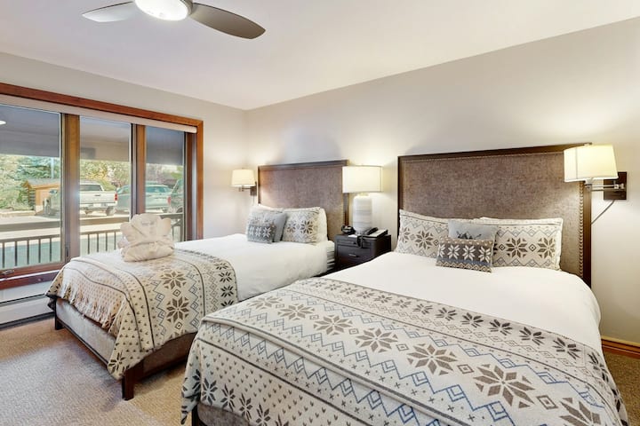 Ski-in/out Gem | Fast Wifi | Pool | Hot Tub | W/d - Vail, CO