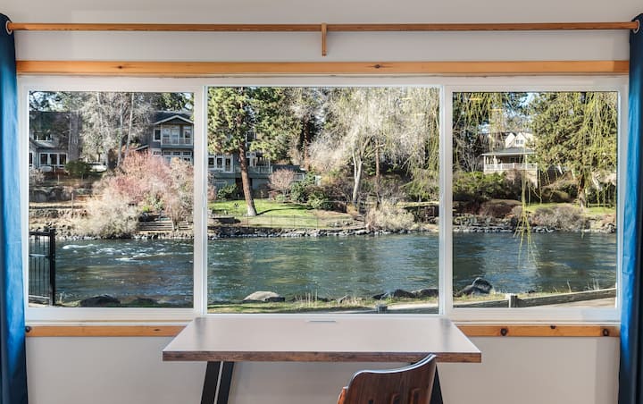Cozy Studio Cottage For 4 Directly On The River! - 本德