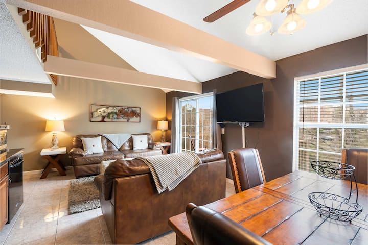 Branson Getaway  Condo For 6 In Epic Location! - Branson, MO