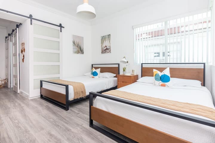 Stylish 2-bedroom Apt In The Heart Of South Beach - Miami Beach