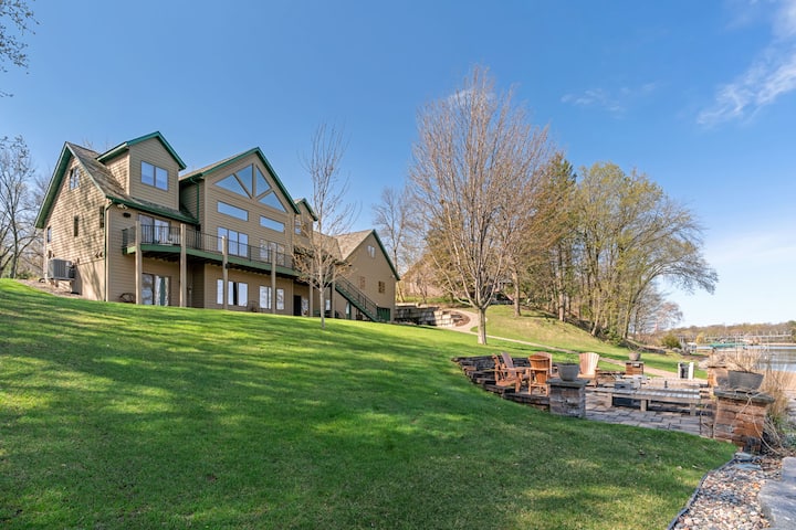Lakefront Chalet | Group Retreat W/dock + Firepit - Buffalo, MN