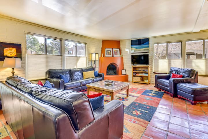 Bright Santa Fe Condo: 30 Min From Ski Basin! - Santa Fe, NM