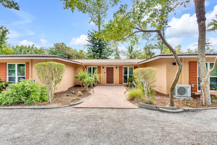 Parrot Nest Luxury Cottage New! - Sanibel, FL