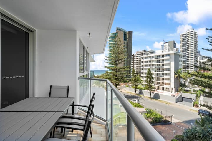 Beachfront Surfers Escape W/ Parking, Pool & Sauna - South Stradbroke Island