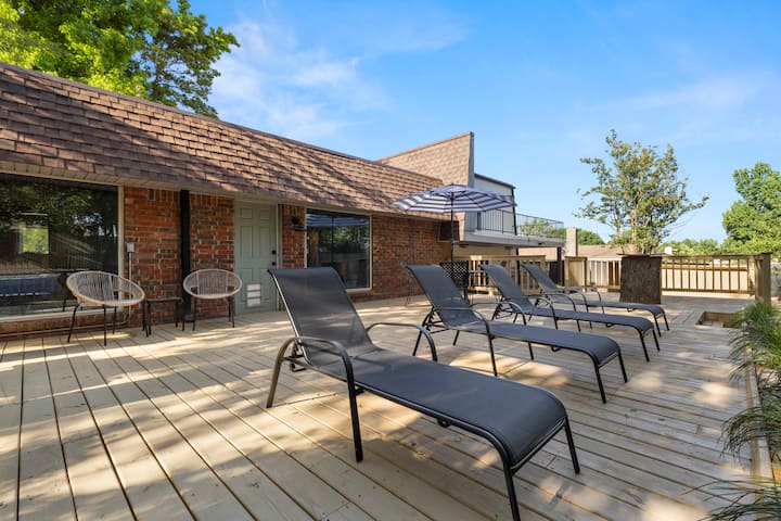 Backyard Oasis - 1 Mile From Ou - Oklahoma