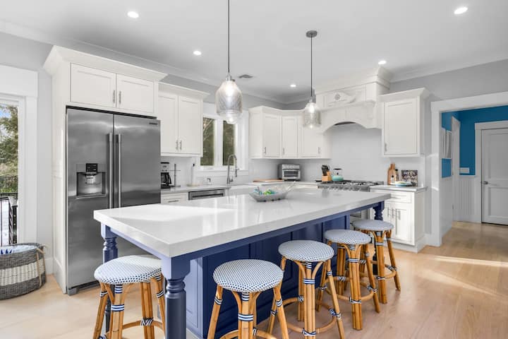 Shark Lookout: Luxury Cape Home With Pool & Fun - South Yarmouth, MA