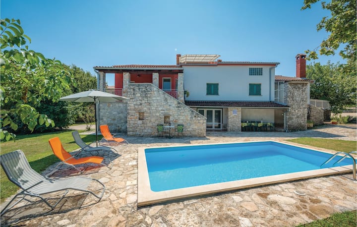 2 Bedroom Pet Friendly Apartment In Rovinj - Rovinj