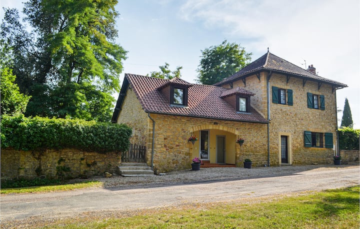 Gorgeous Apartment In Vitrac With Wifi - Vitrac