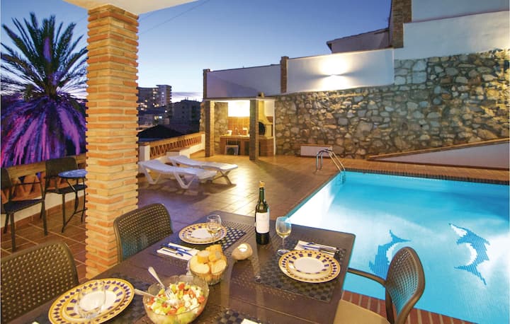 Stunning Apartment In Fuengirola, Malaga - Fuengirola